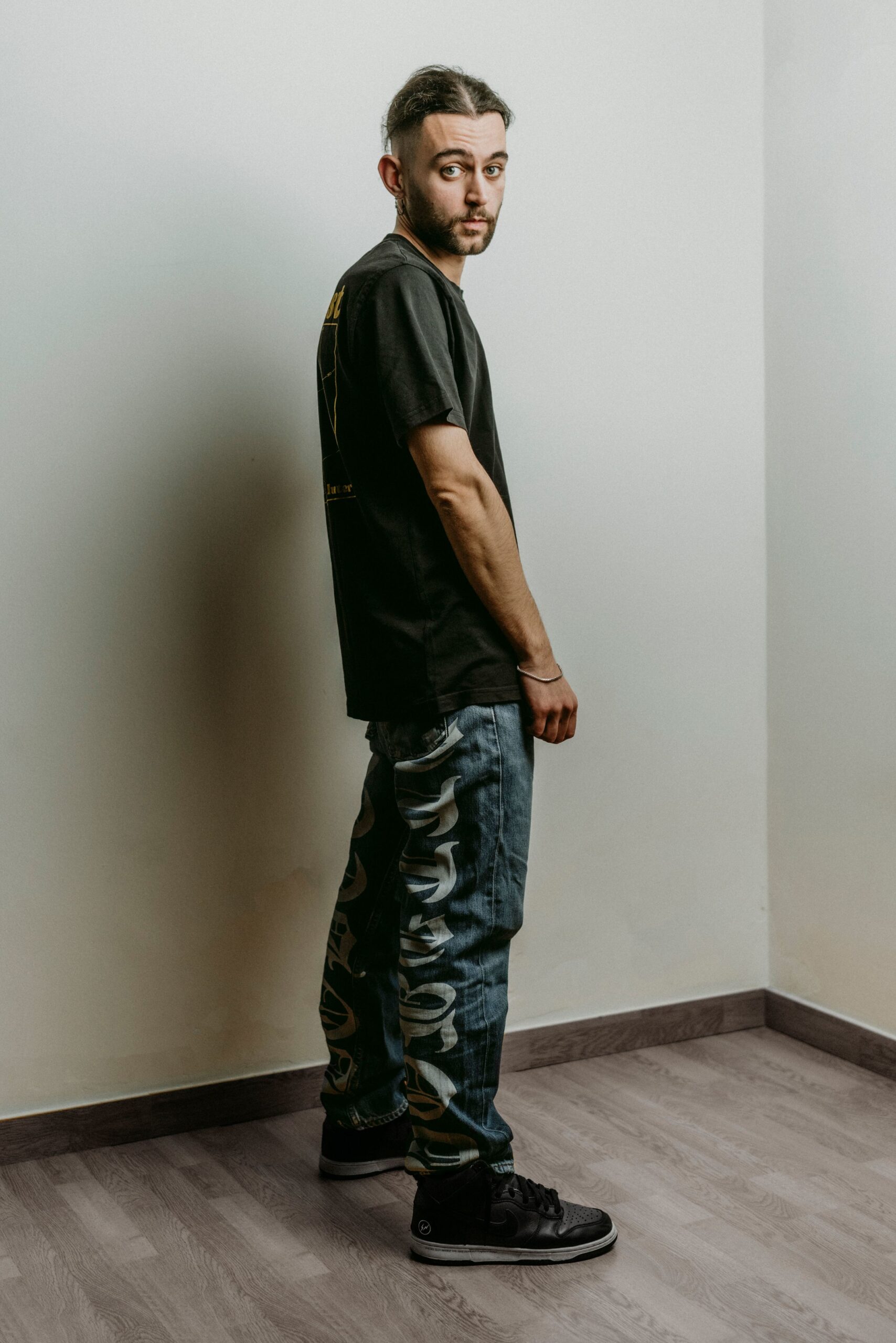 Fallen presenta un nuovo brano cantato da Jake La Furia e Warez