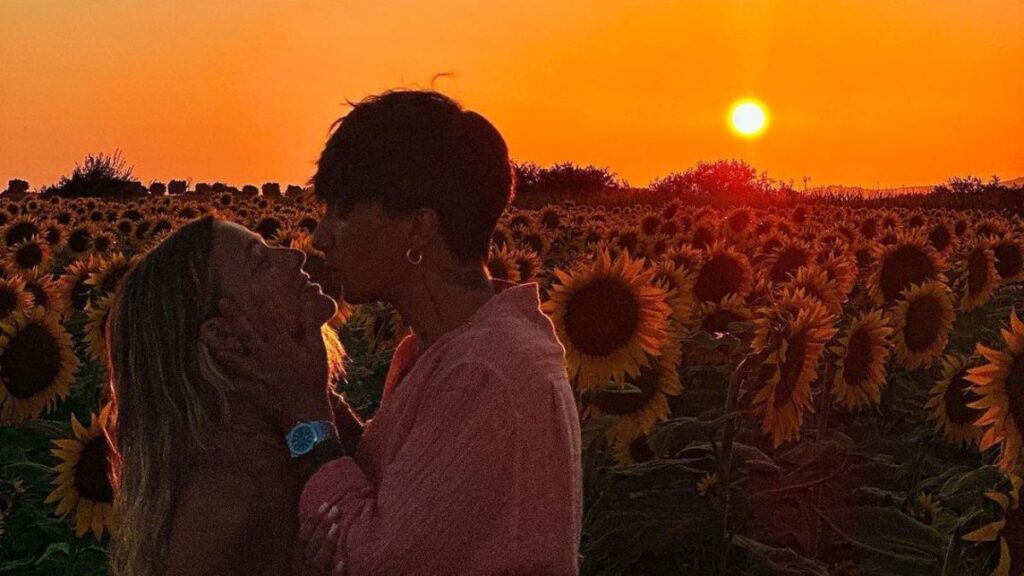 Ultimo, la vacanza con mamma Anna e la dolce dedica di Jacqueline