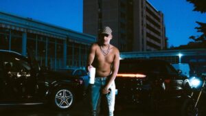 Simba La Rue, tracklist e featuring della deluxe edition di "Esci Dal ...