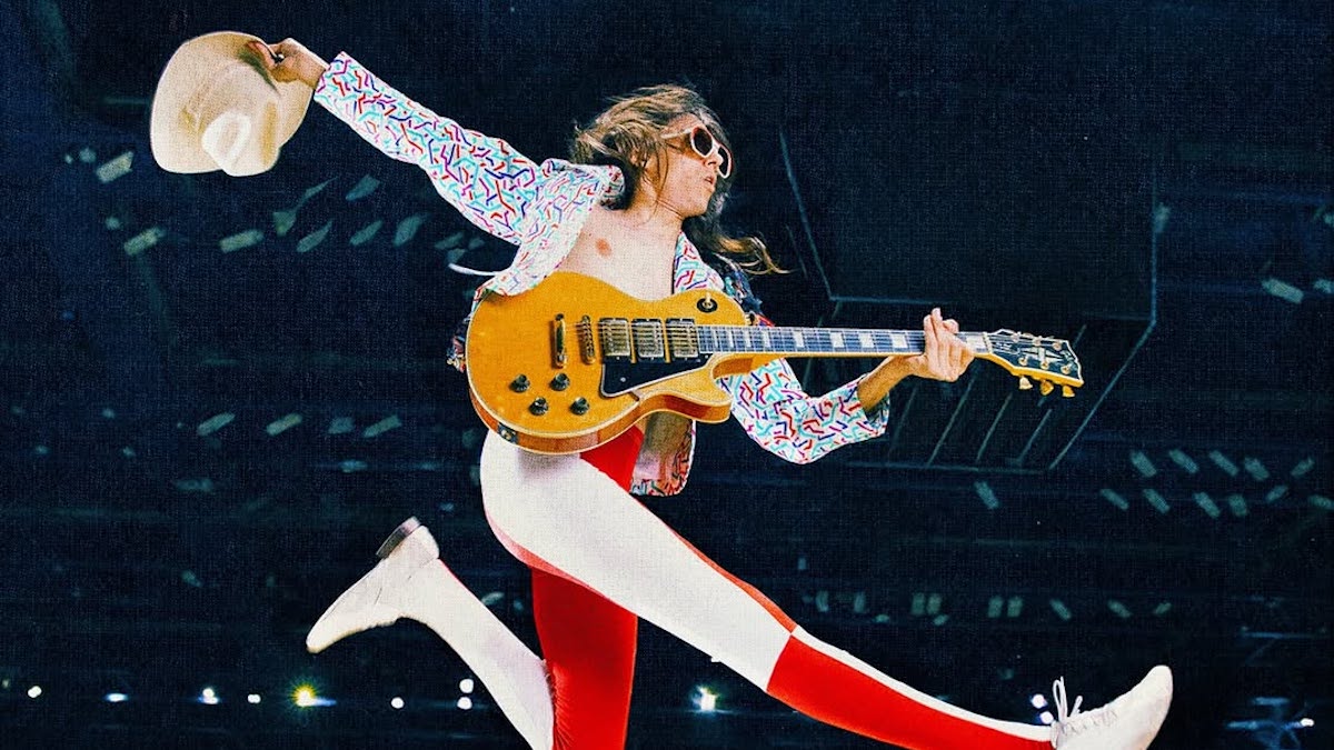 Lucio Corsi annuncia il tour nei palazzetti 2026 - imusicfun